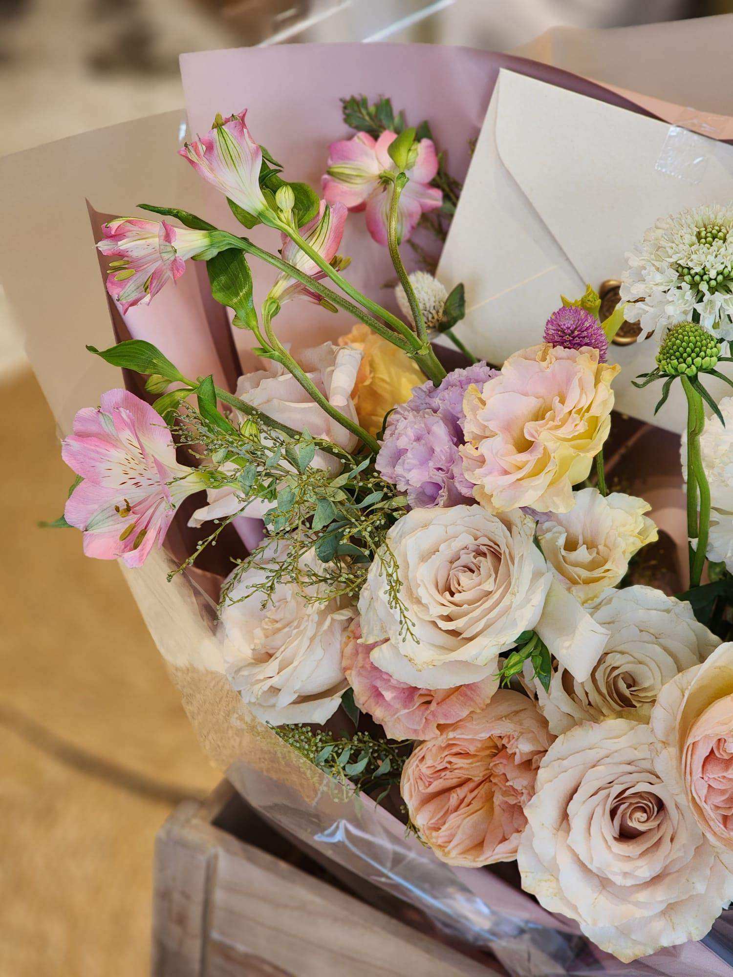 Milky - Rose Bouquet | Lavish Florist | Free Delivery